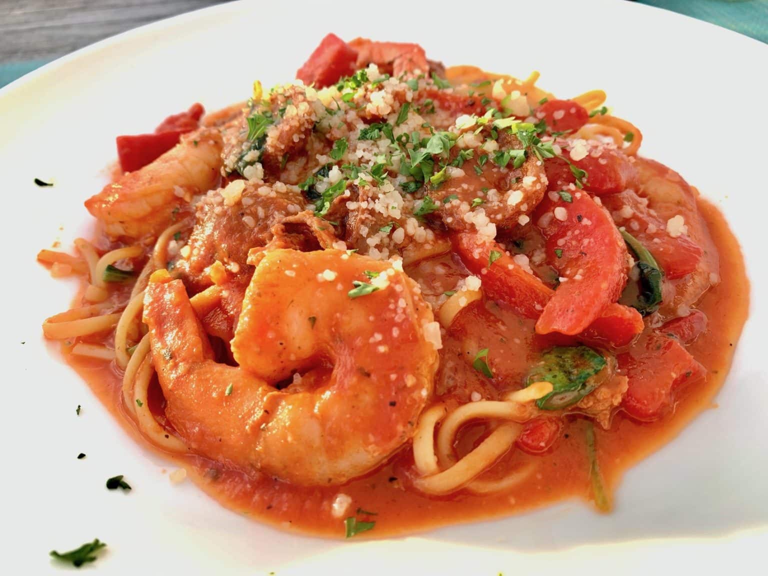 Best Eleuthera Restaurants & Bars - Bohemian Vagabond - Jacki Ueng